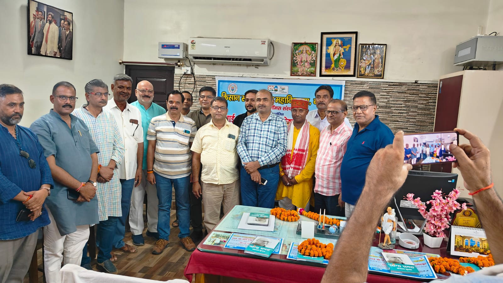 सारी दुनिया में हो रहा है हिंदी का विस्तार: मेजर डॉ एसपी सिंह - Jan ...
