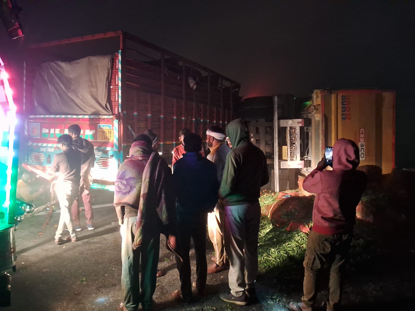 बुंदेलखंड एक्सप्रेस वे पर हुआ भीषण सड़क हादसा, एक की मौत, आधा दर्जन घायल - Jan Expresslive