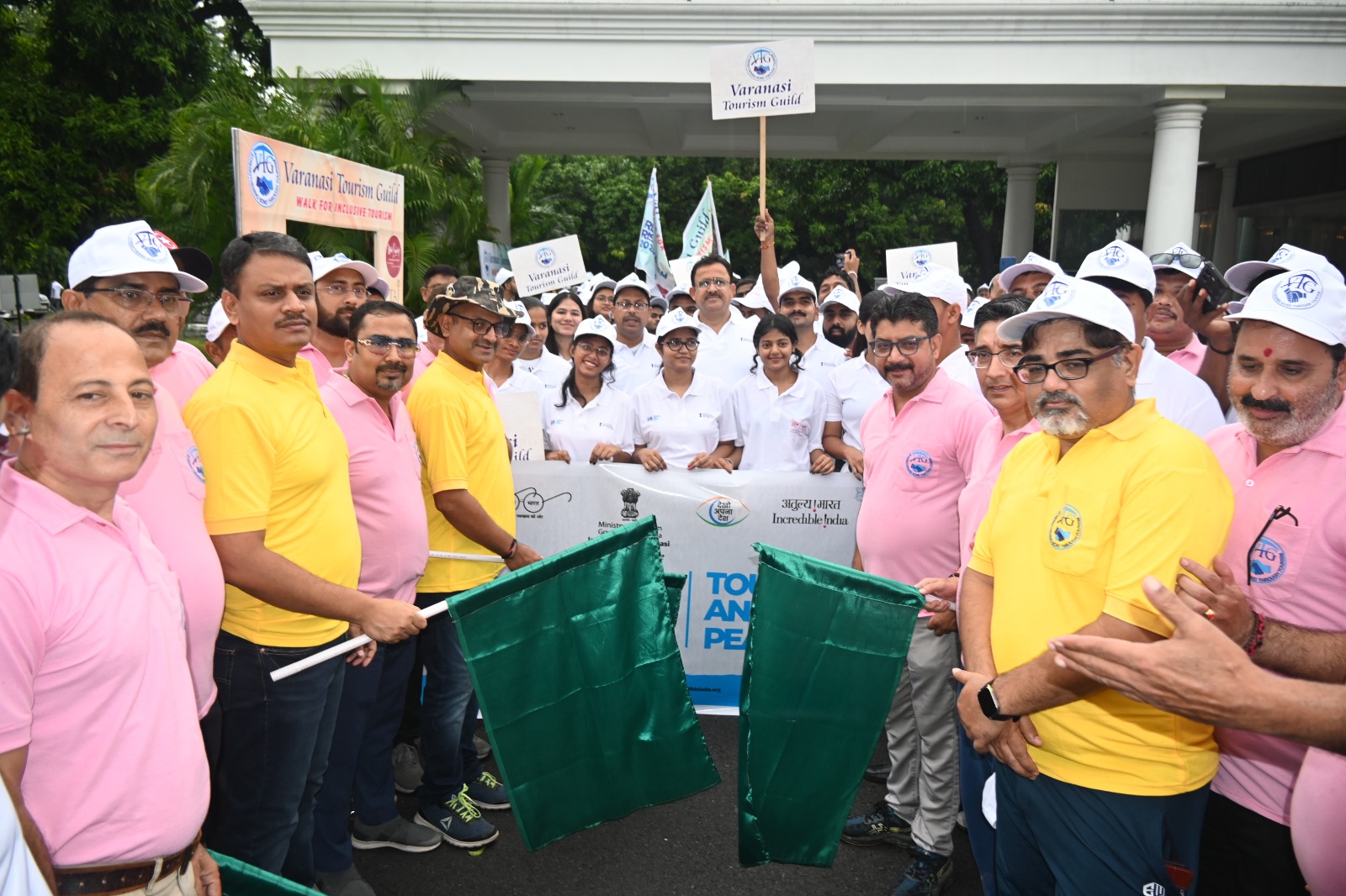 विश्व पर्यटन दिवस पर जिलाधिकारी ने पदयात्रा को दिखाई हरी झंडी - Jan ...